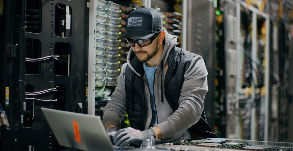 A day on the job with an AWS Data Center technician - Magnolia Tribune