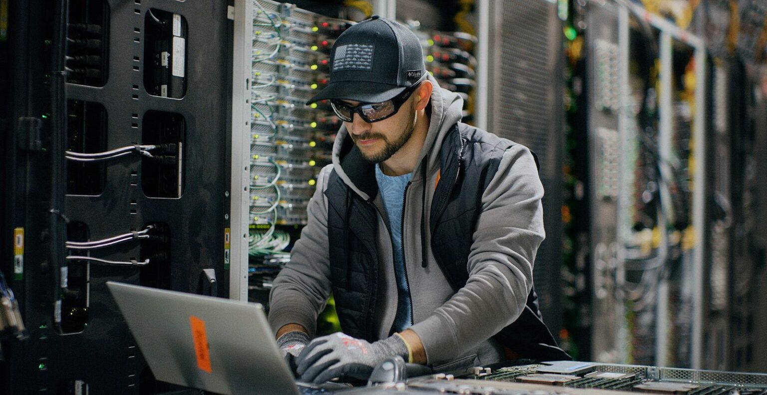 A day on the job with an AWS Data Center technician - Magnolia Tribune