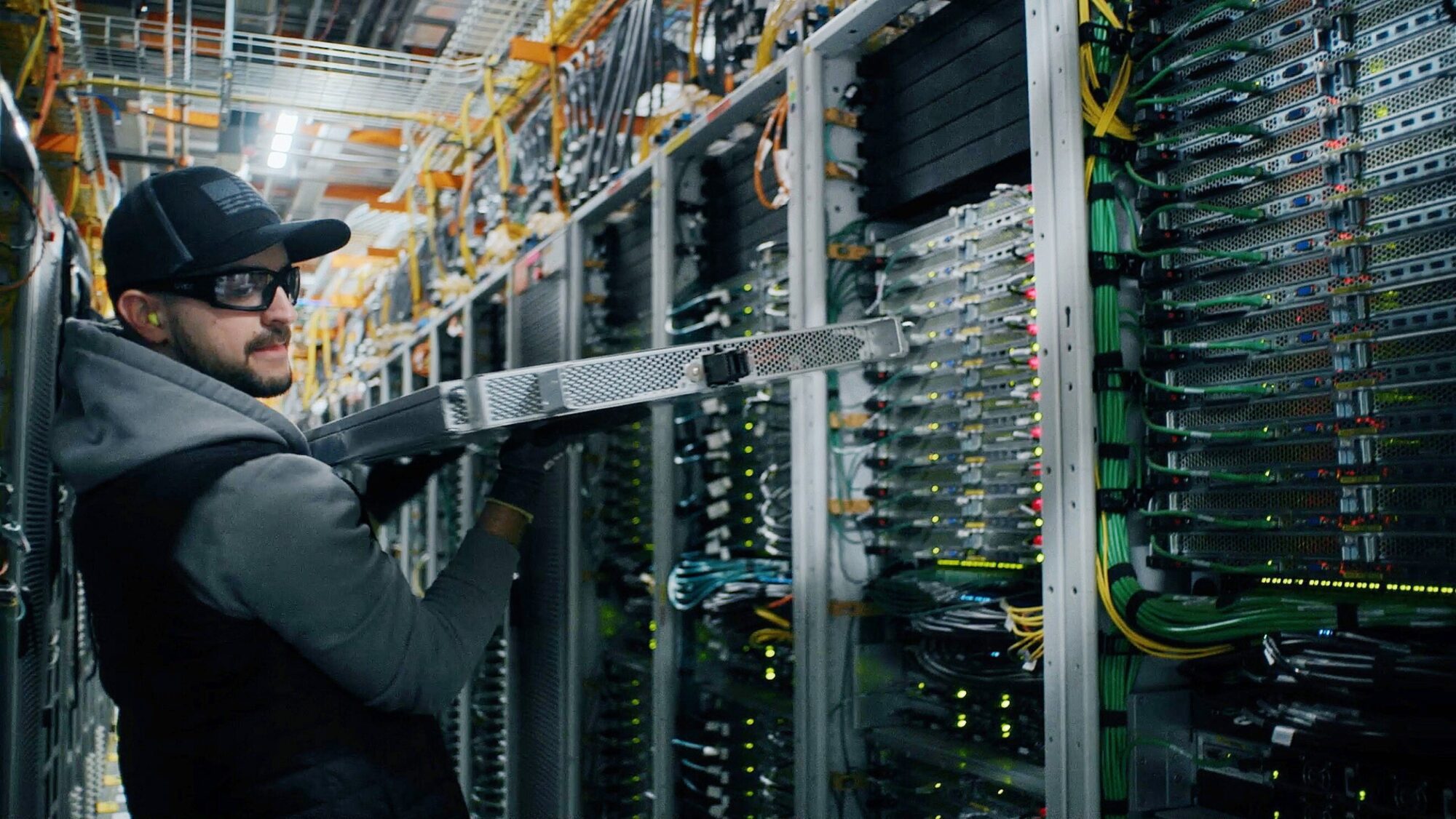 A day on the job with an AWS Data Center technician - Magnolia Tribune
